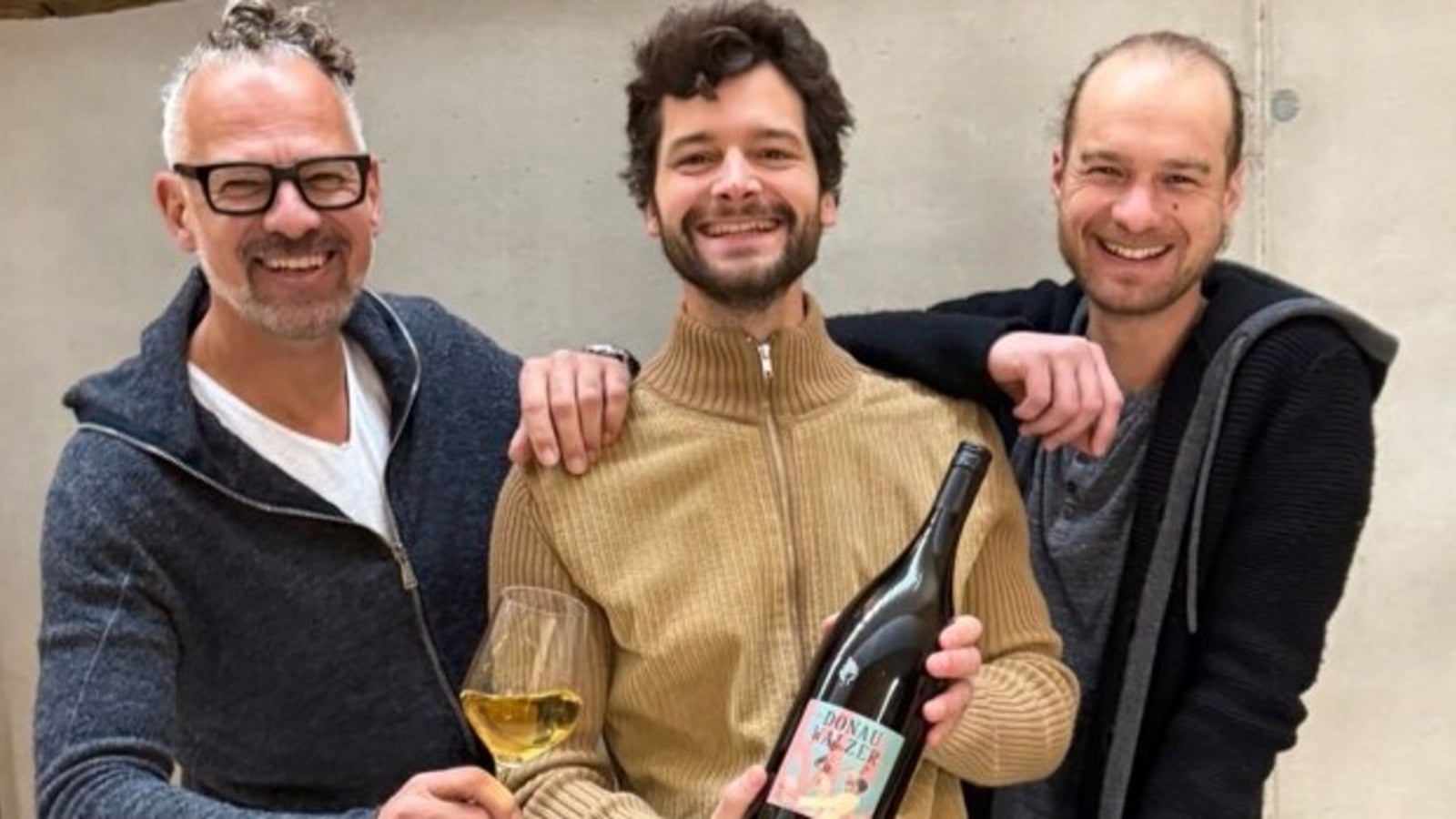 Aaron Karl & Lukas Strobl präsentieren Hauswein "Donauwalzer" - oe24.at