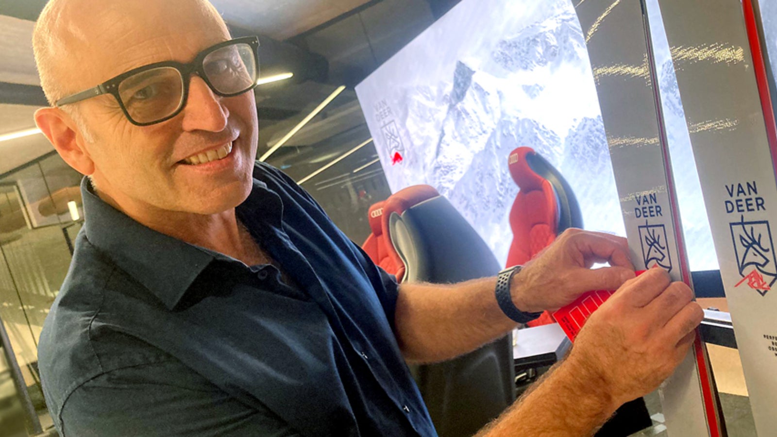 Van-Deer-Boss Giger verrät: 'Nur Teil des Logos wird abgeklebt ...