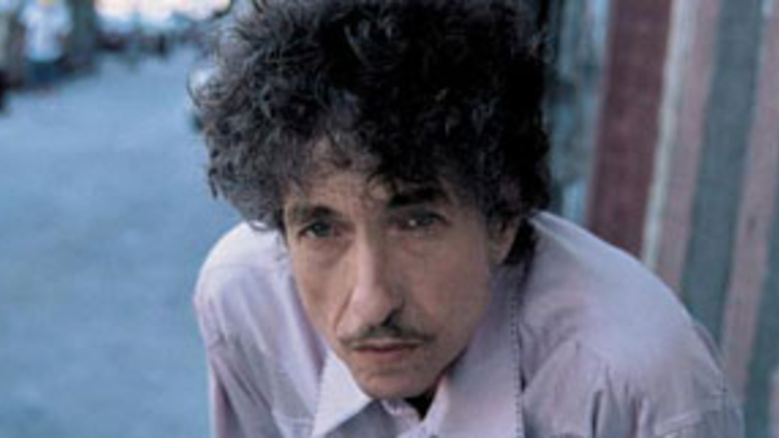 Pop-Poet Dylan im Bus nach Wien - stars24