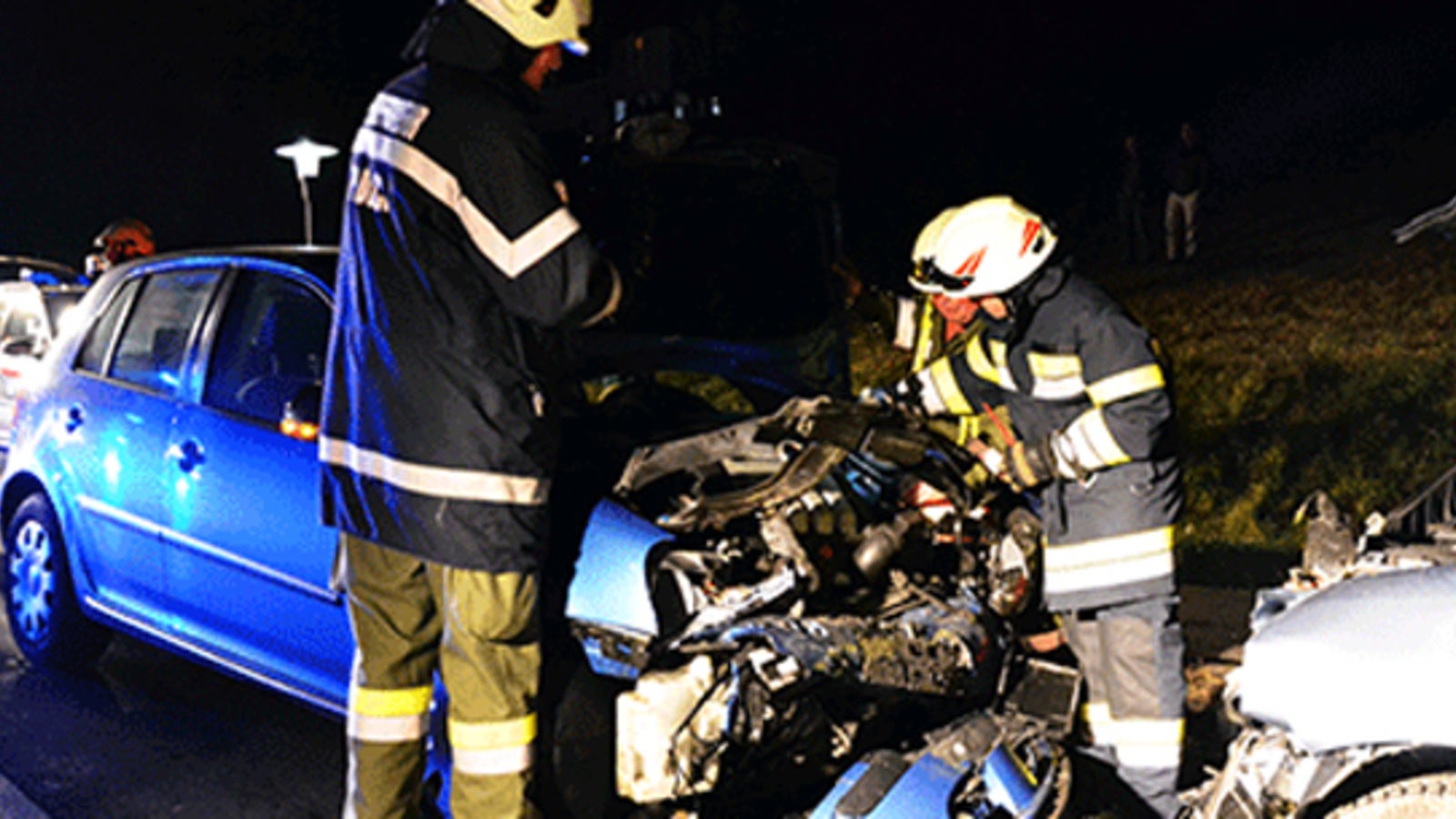 Schwerverletzte nach Frontal-Zusammenstoß - oe24.at