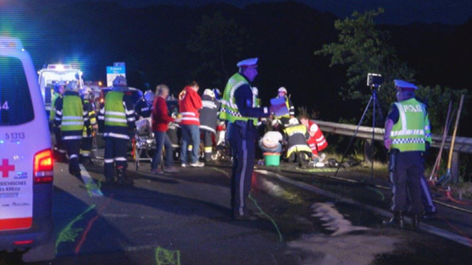 Drei Schwerverletzte bei Geisterfahrerunfall - oe24.at