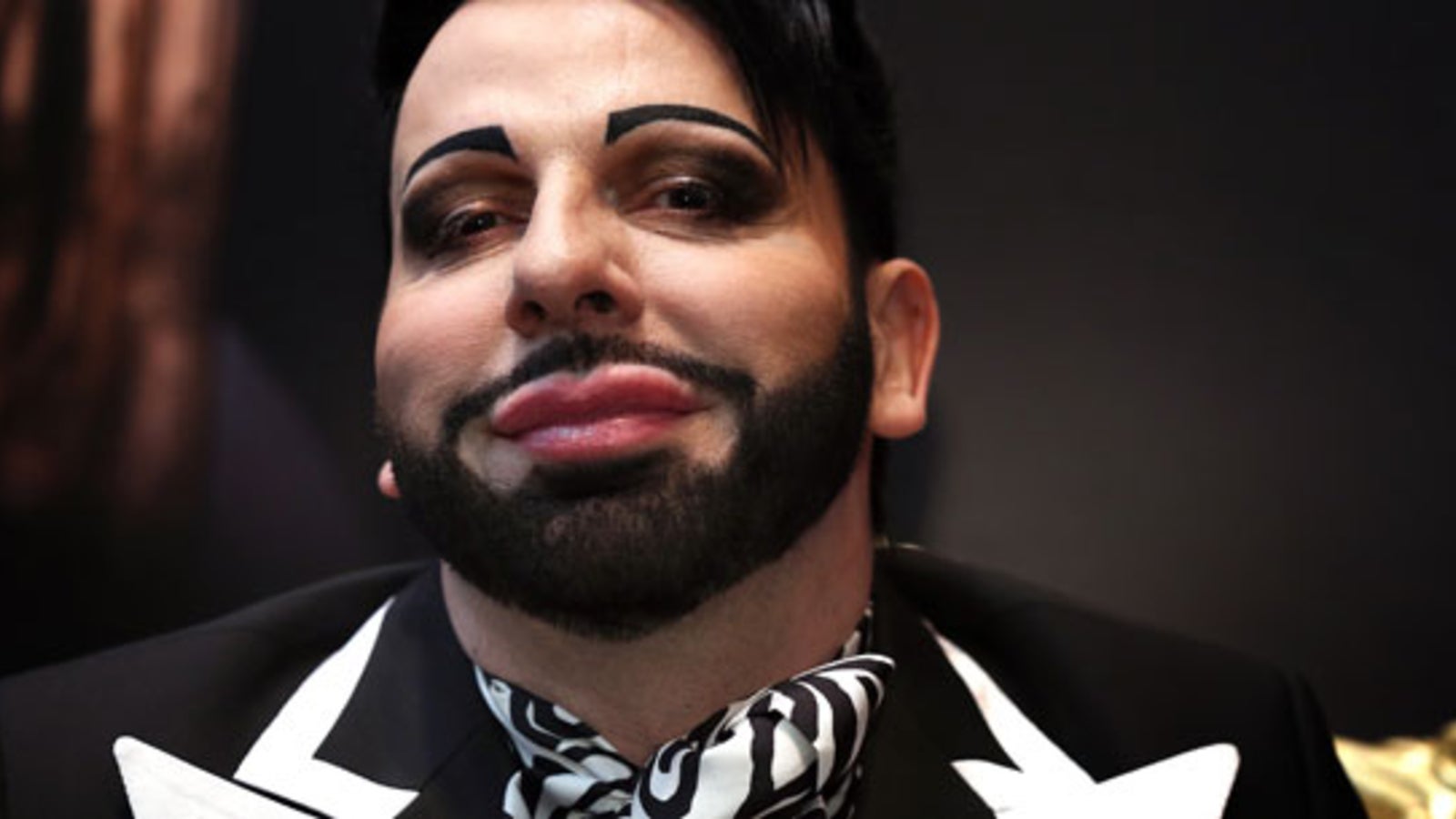 Glööckler kommt mit Adels-Entourage - stars24