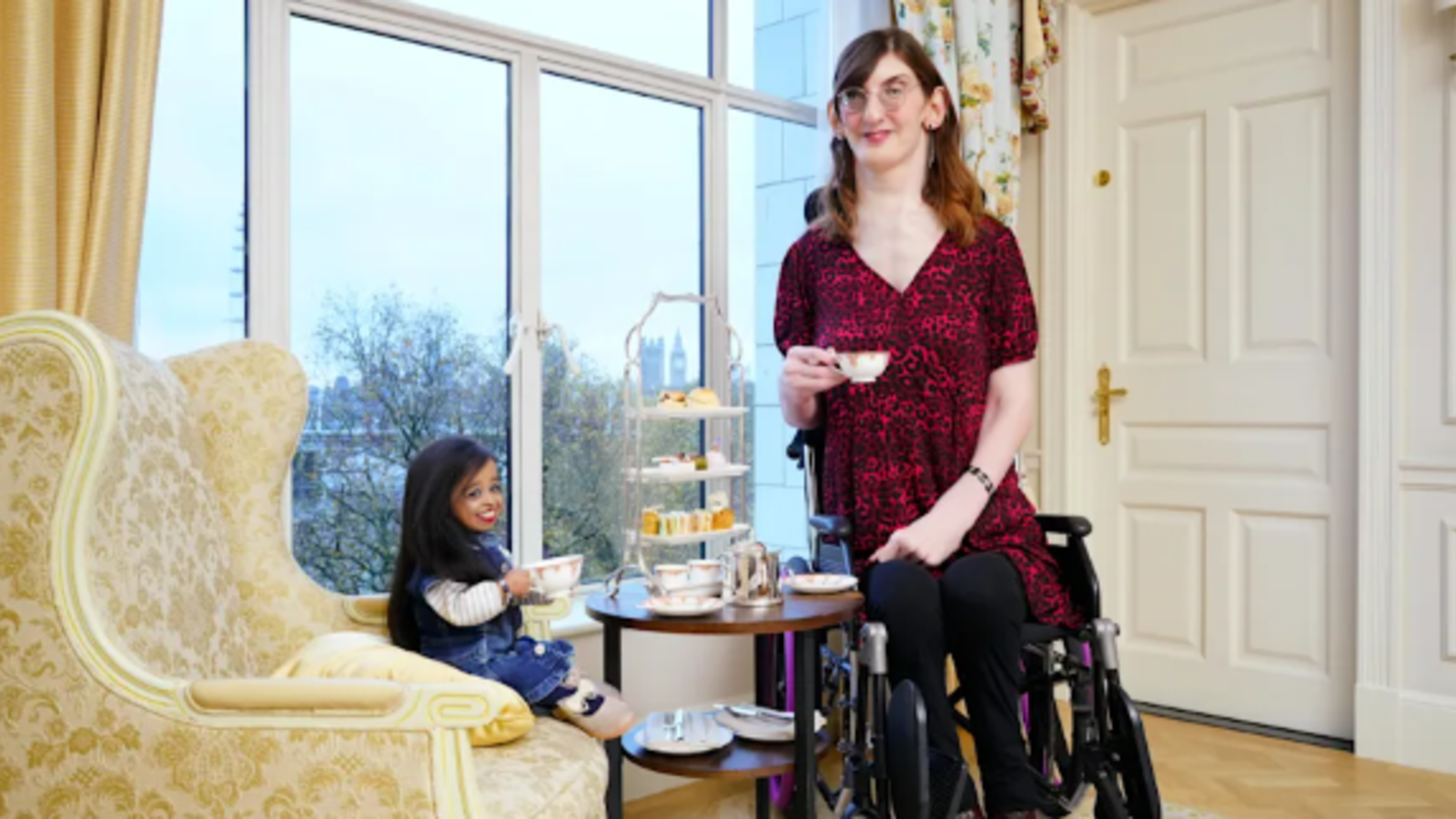 1,52 Meter Unterschied: Die kleinste trifft die größte Frau der Welt - oe24.at