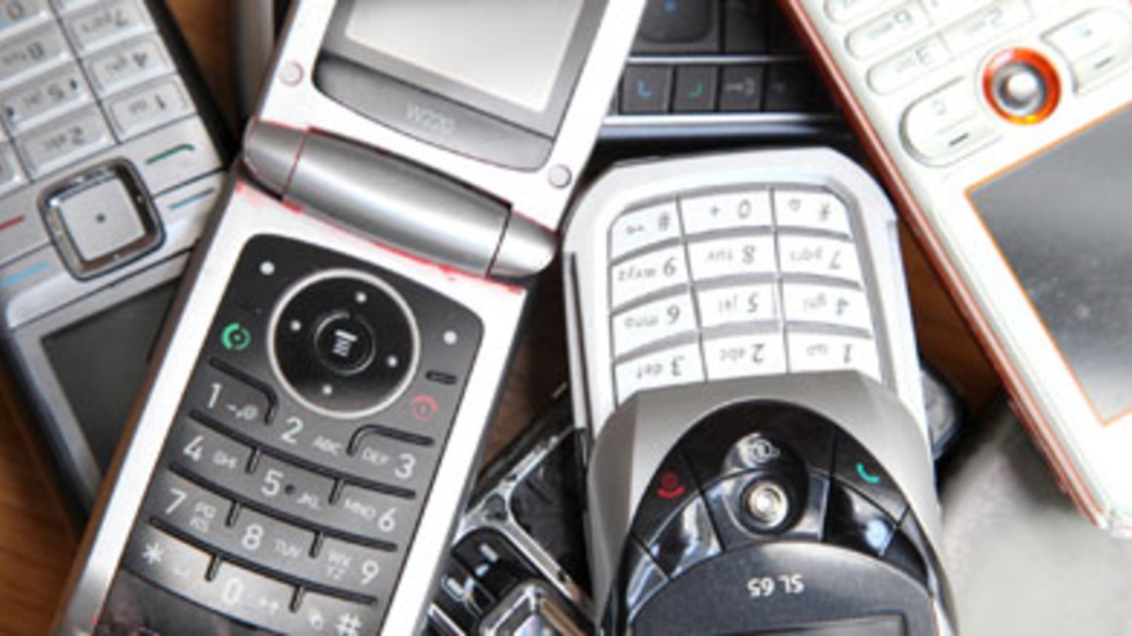 Polizei ermittelt gegen Handy-Netzbetreiber - oe24.at