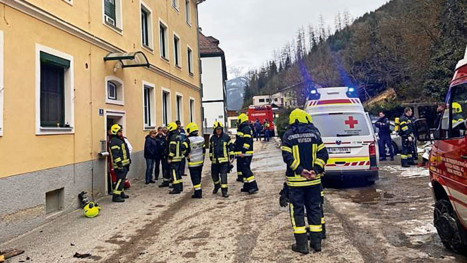Nachbarn retteten Opa (85) aus brennender Wohnung - oe24.at