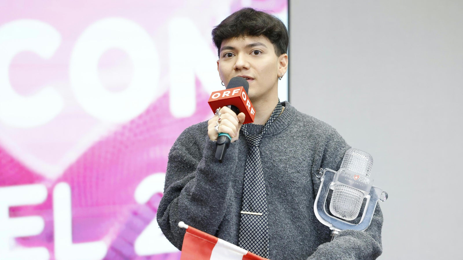 Geheime Liebe für JJ: Was wir über seinen Freund Carl wissen - stars24