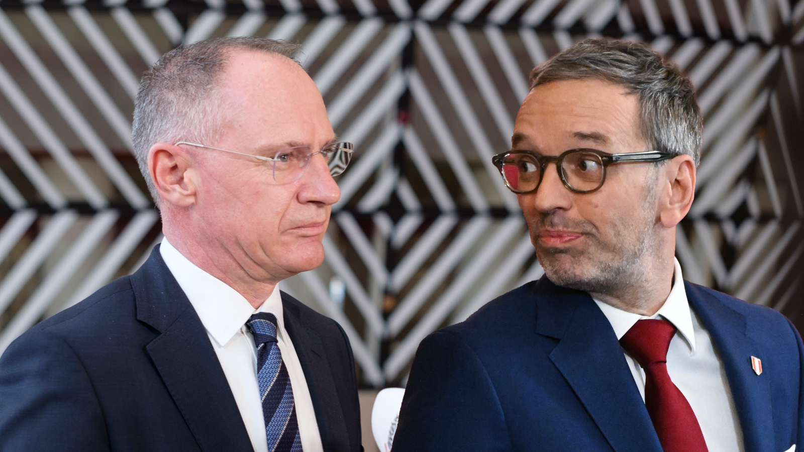 "Abschiebe-Krieg" zwischen FPÖ und Karner - oe24.tv