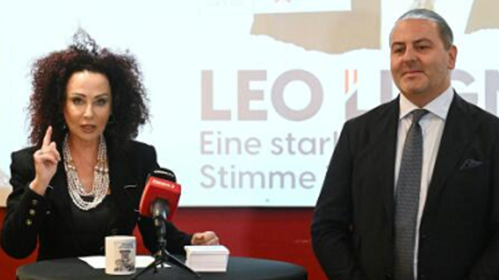 Jetzt kämpft Mausi für den Lugner-Einzug in den Nationalrat - Politik-Live