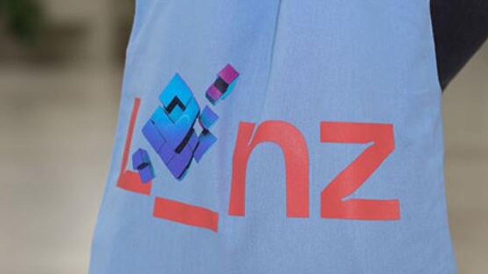 Shirts & Souvenirs mit Linz-Design online bestellen - oe24.at