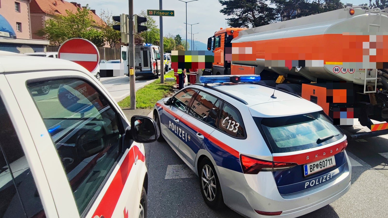 Radfahrer von Lkw erfasst und verletzt - oe24.at