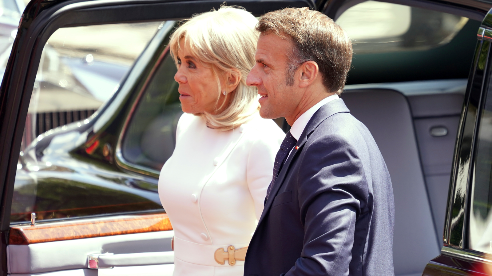 Brigitte lässt Emmanuel Macron links liegen - oe24.tv