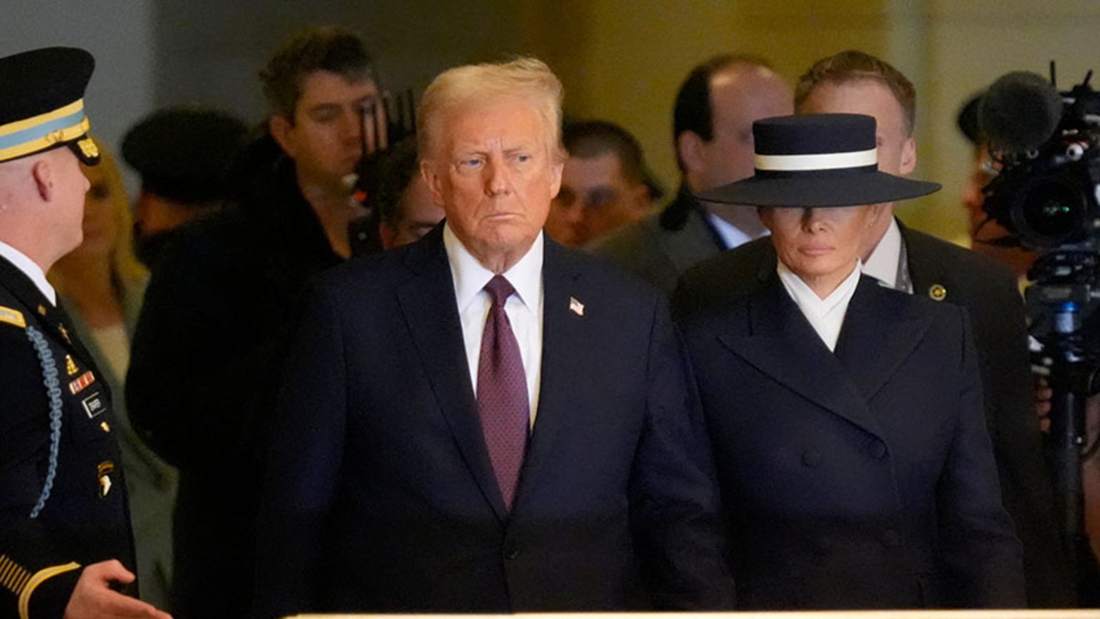 DARUM trug Melania Trump ihren schwarzen Hut - oe24.at