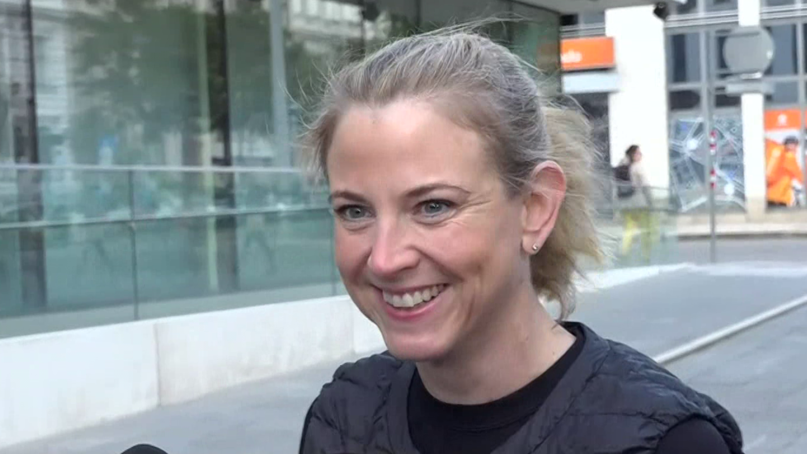 Beate Meinl-Reisinger gibt ihre Stimme ab | Nationalratswahl 2024 - oe24.tv