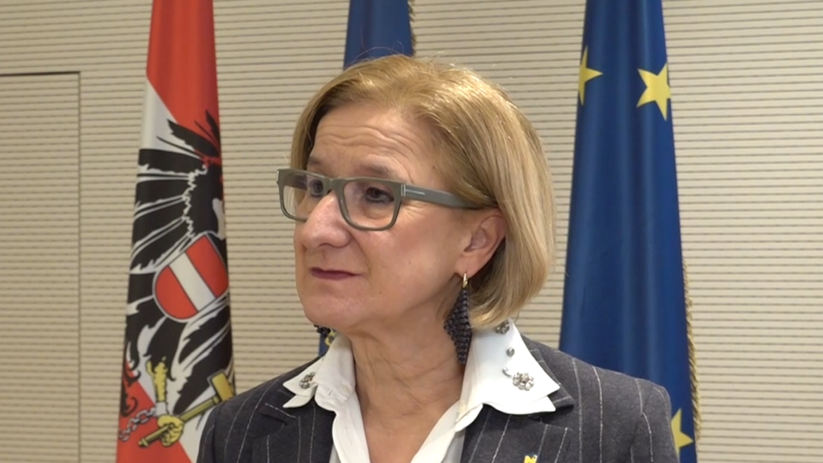 Mikl-Leitner: "NÖ ist schwarzer Fels in der Brandung" - oe24.at
