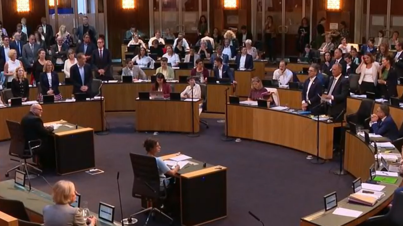 SPÖ und FPÖ scheitern mit Misstrauensantrag gegen Regierung - Politik-Live