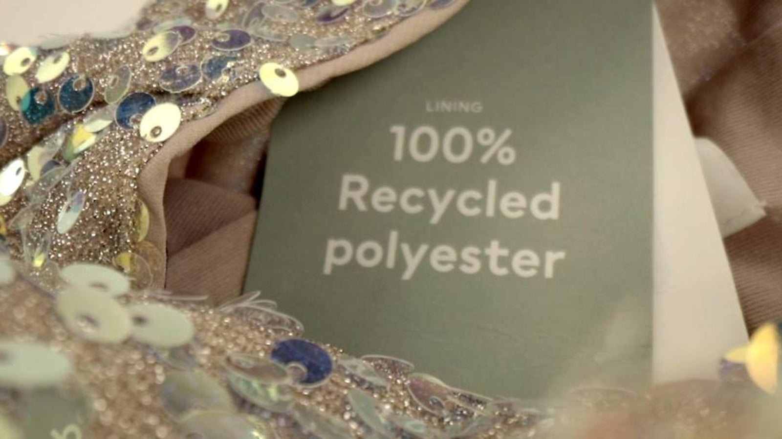 Recyceltes Polyester setzt weiterhin Mikroplastik frei, warnt AK - oe24.at