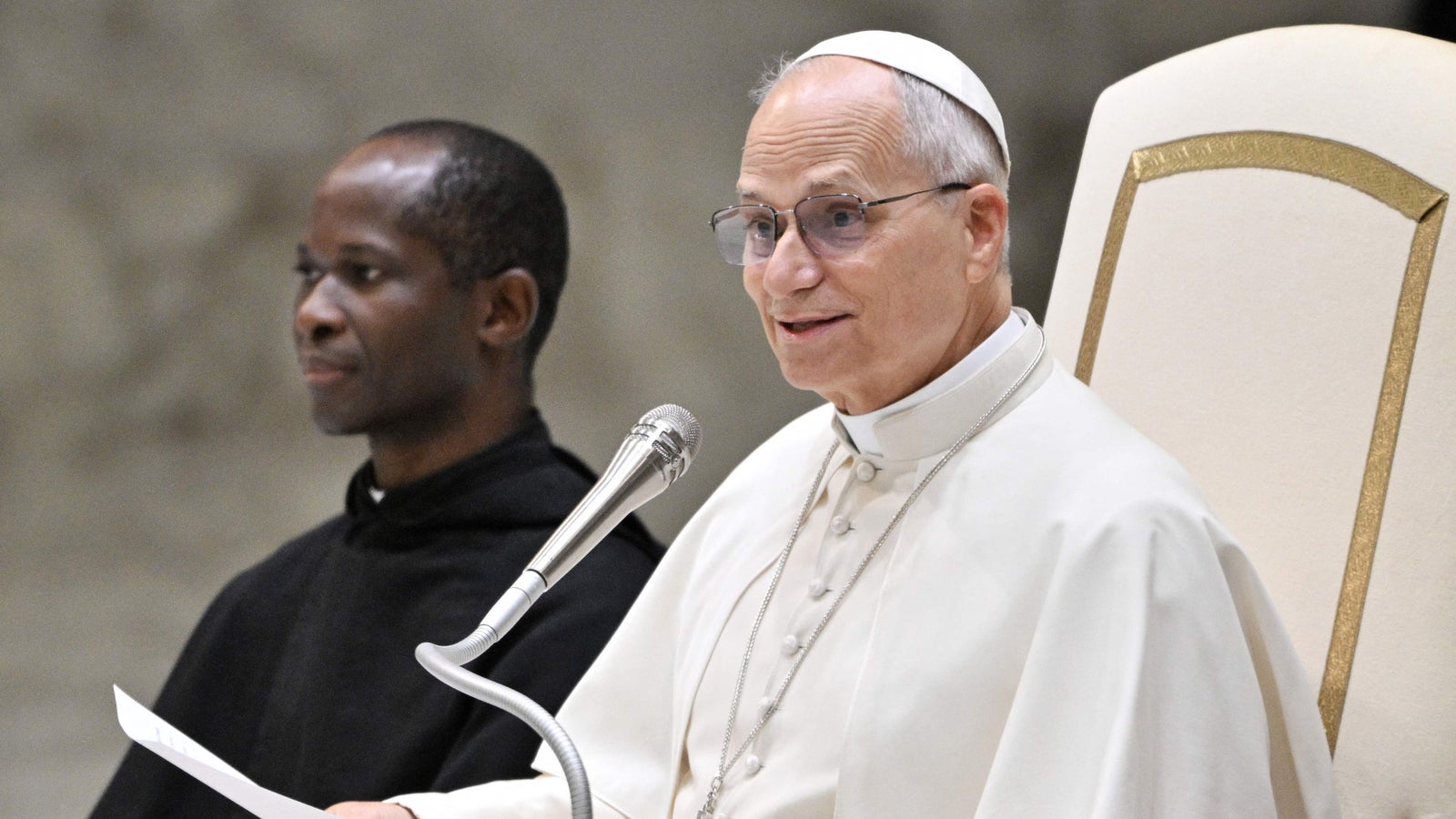 Papst Leo XIV. feiert erste Christmette - oe24.at