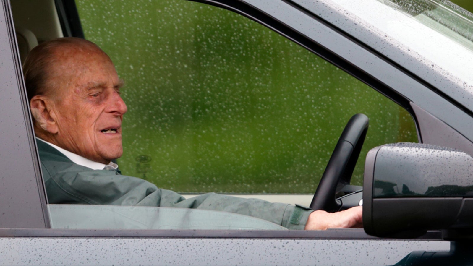 Hirnblutung? Sorge um Prinz Philip (97) - stars24