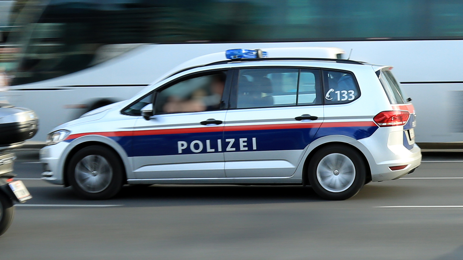 Mit 150 km/h! Wilde Verfolgungsjagd durch Brigittenau - oe24.tv