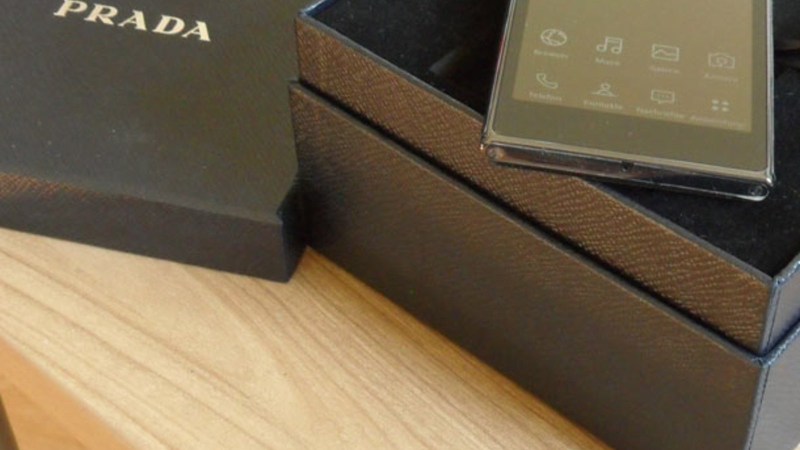 Fotos vom Test des Prada-Phone 3.0 - oe24.at