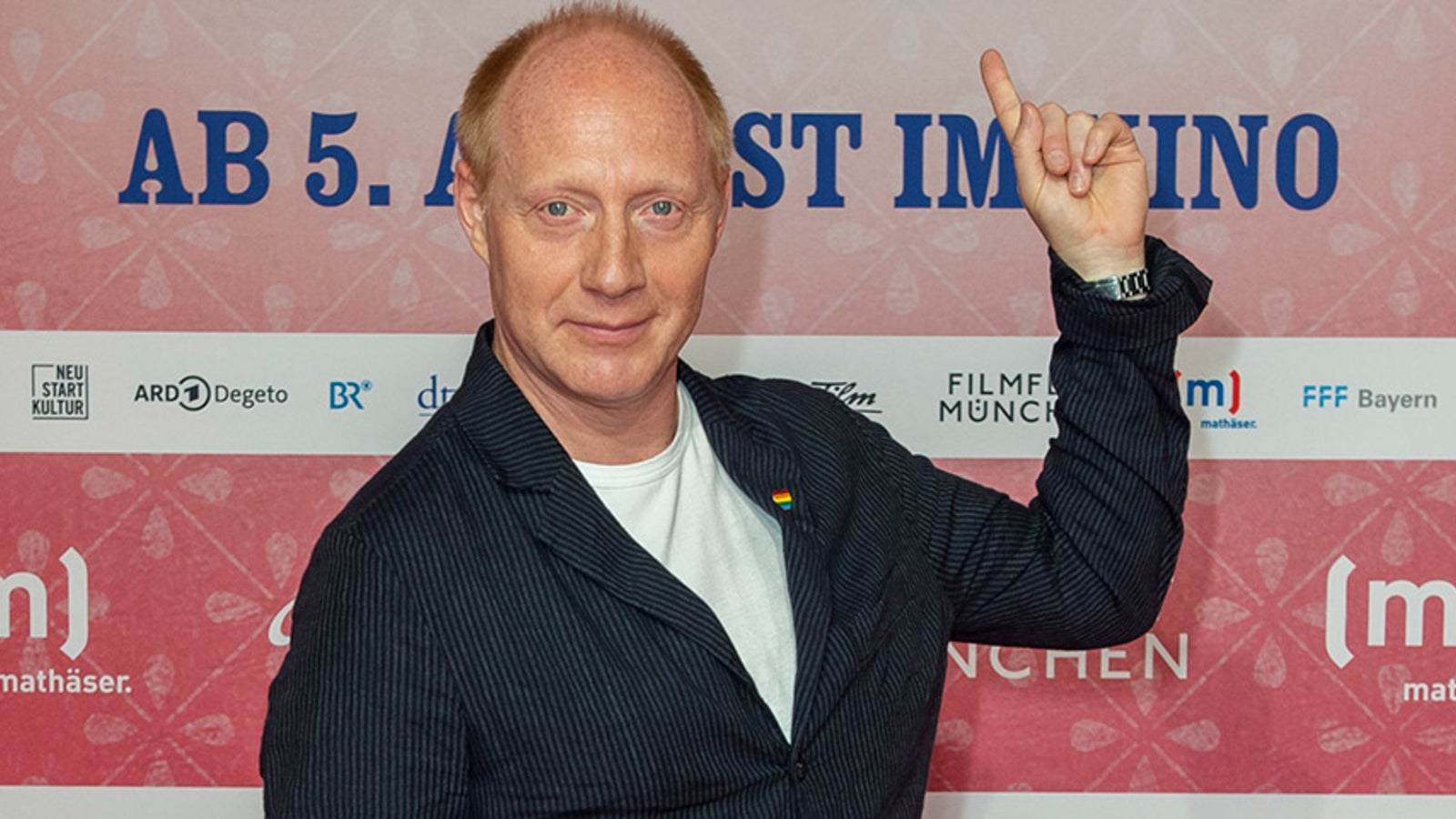 Simon Schwarz: "Müssen uns mehr trauen bei Serien" - stars24