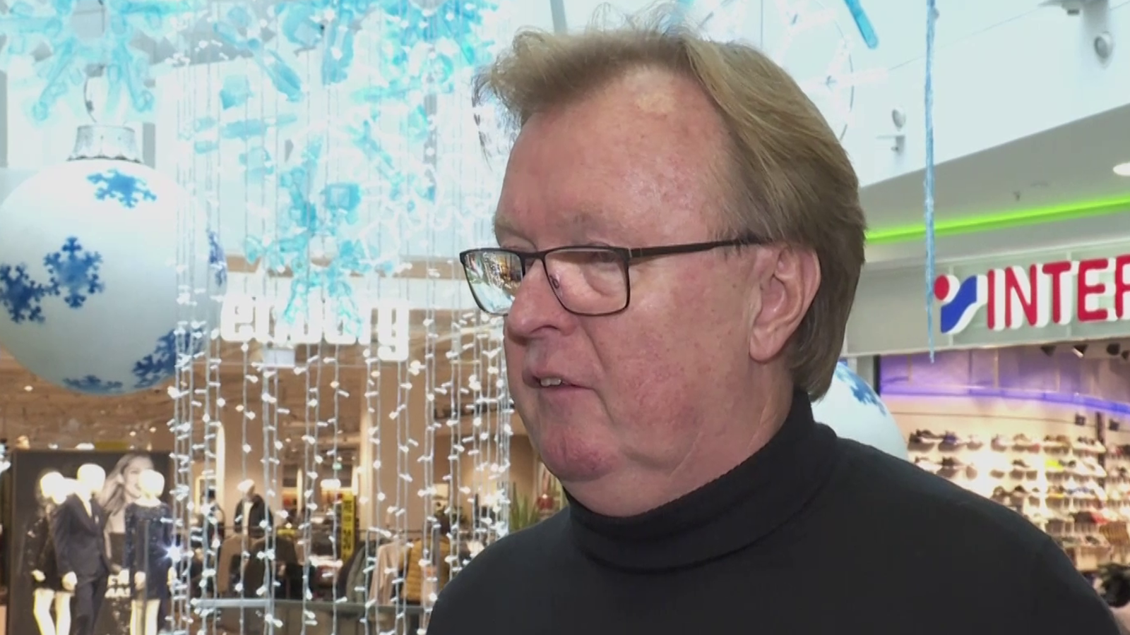 Black Week: Shopping und Angebote im Auhofcenter | Peter Schaider - oe24.tv