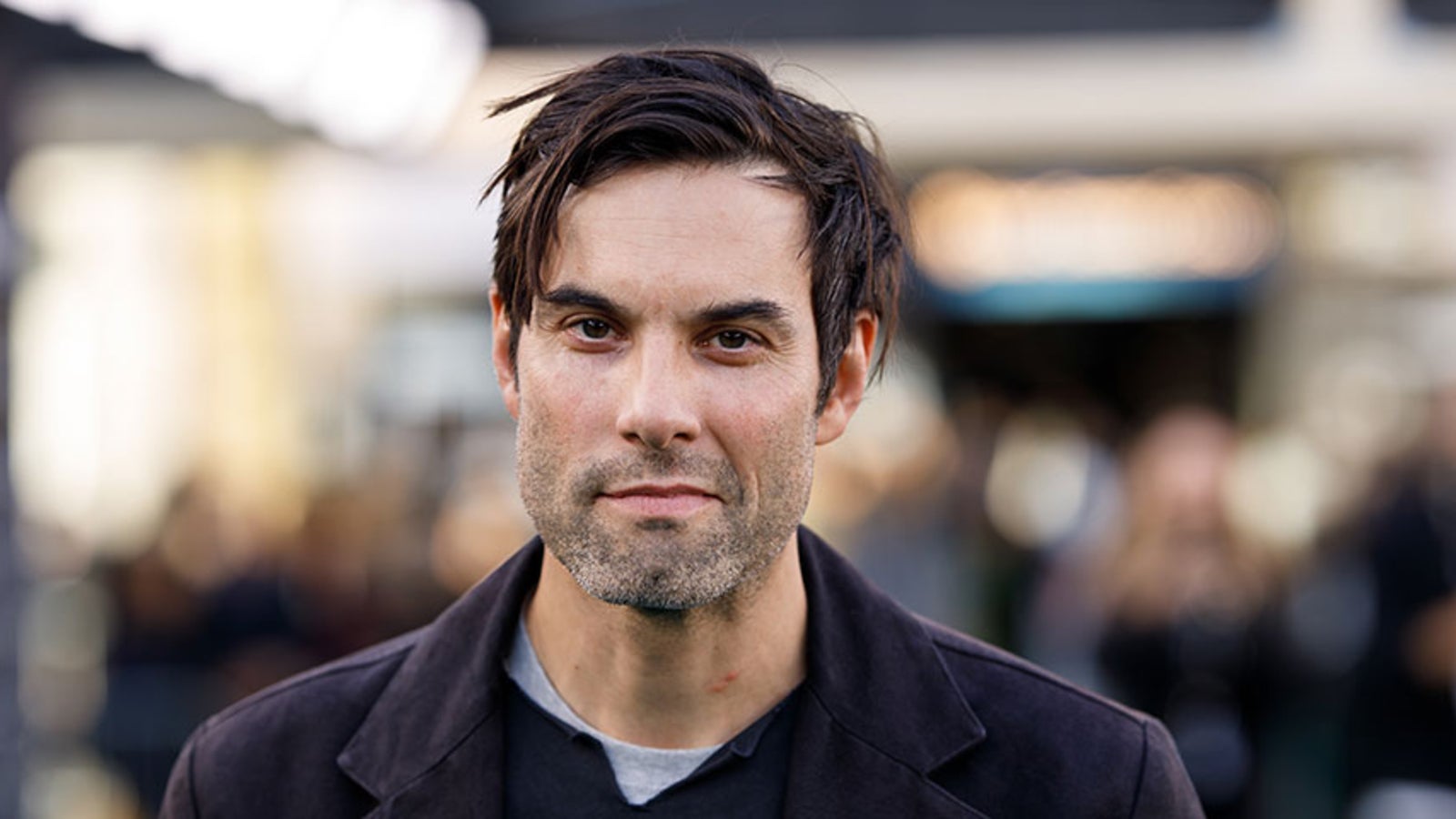 Max Simonischek Manhattan Project Burgtheater: "Finde Theater spielen ...