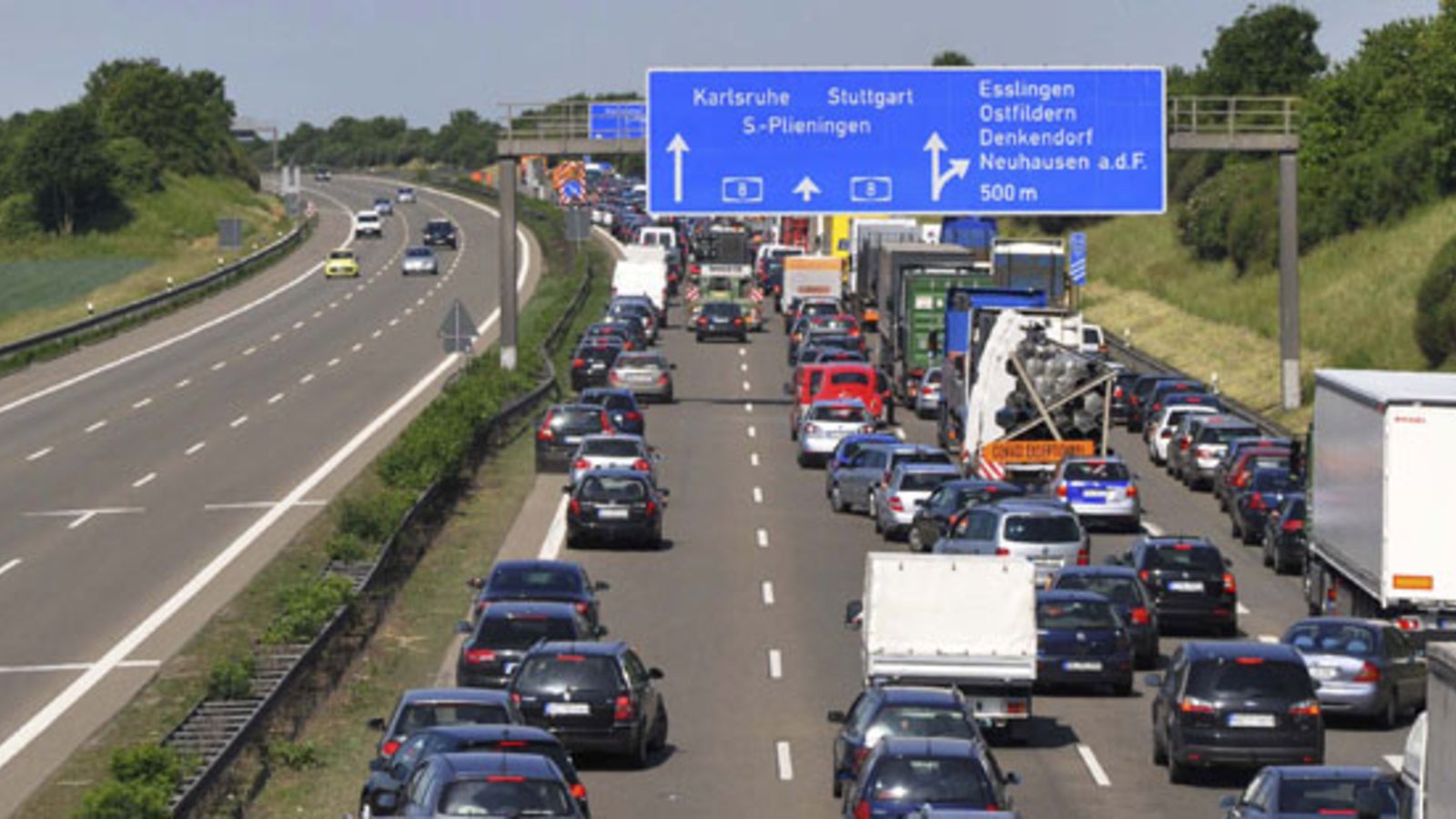 40 Kilometer Stau auf der A4 - oe24.at