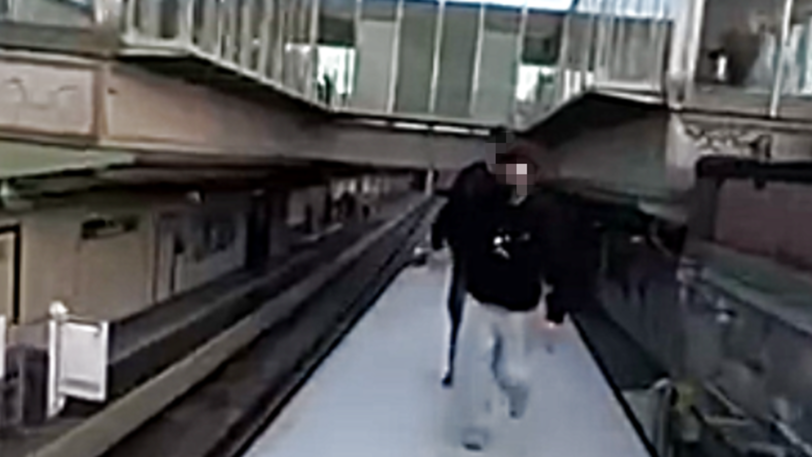 TikTok-Video aufgetaucht: Jüngster U-Bahn-Surfer ist erst 13! - oe24.at