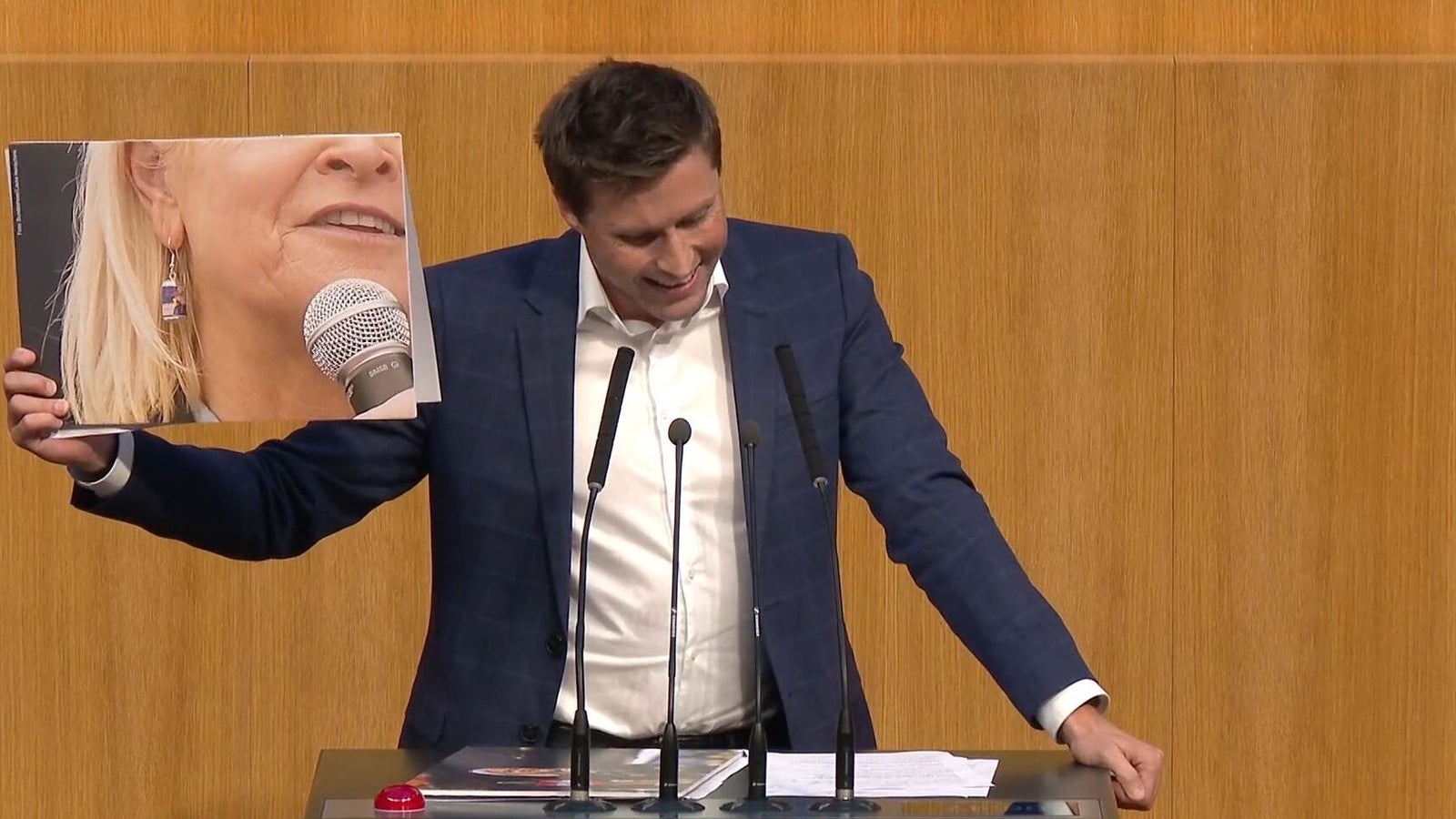 Eklat um Red-Bull-Ohrringe im Parlament - Politik-Live
