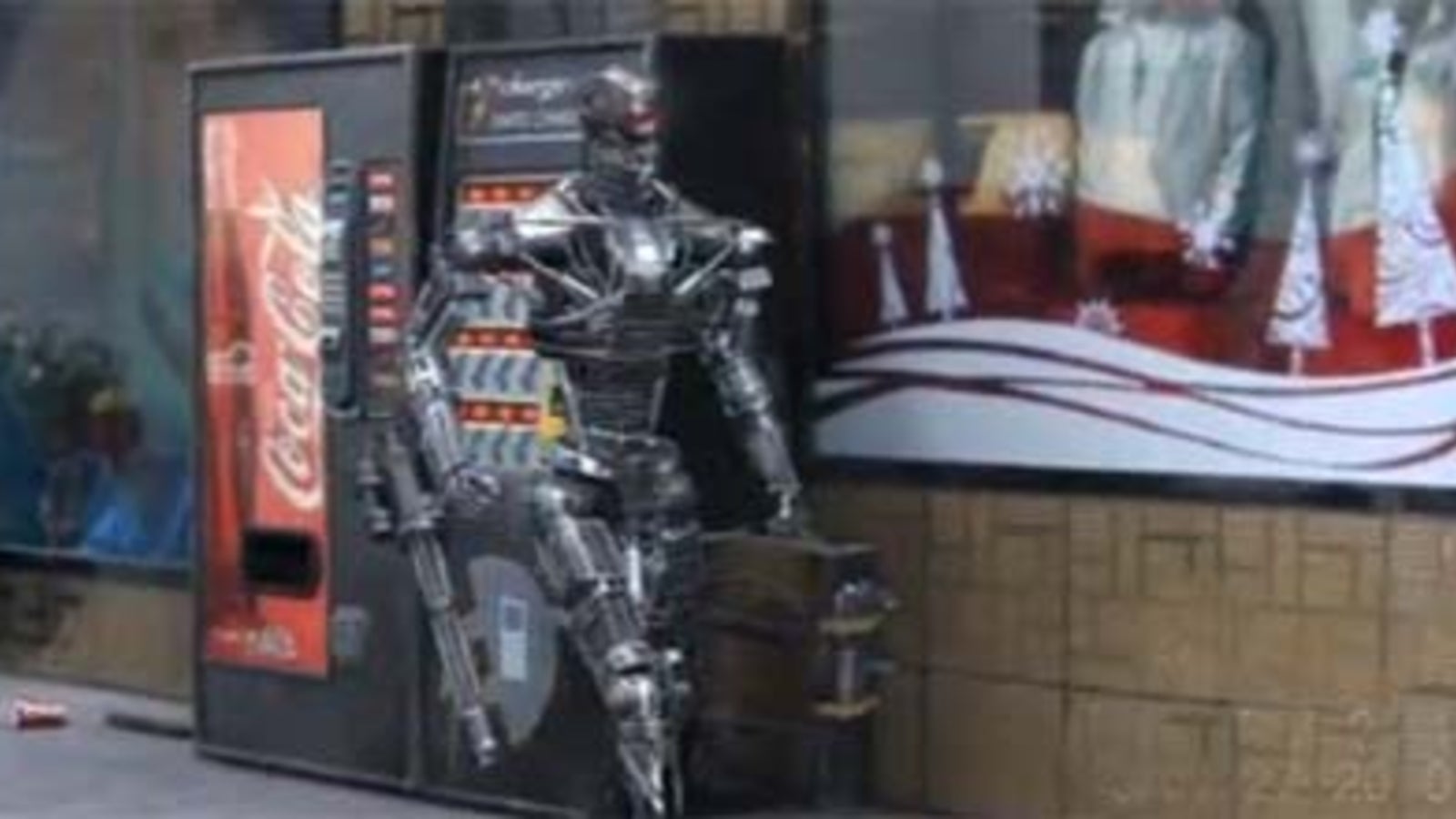 Video: Der Terminator eliminiert Apple - oe24.at