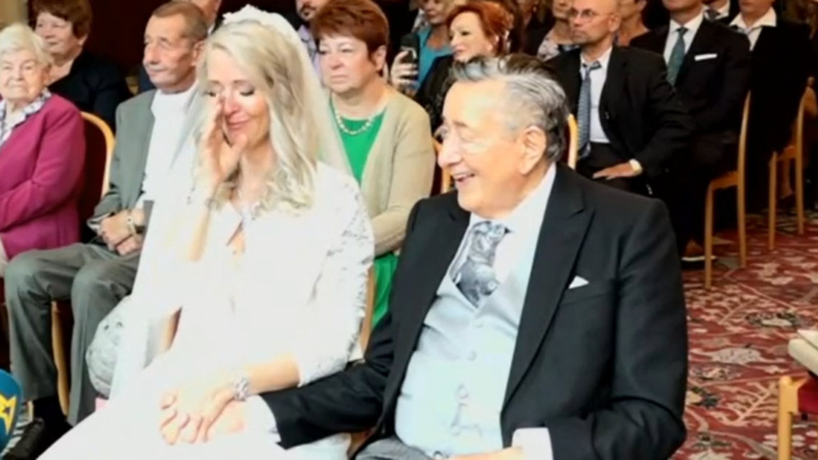 Simone Lugner: "Ich habe mir meine Hochzeit anders vorgestellt" - stars24