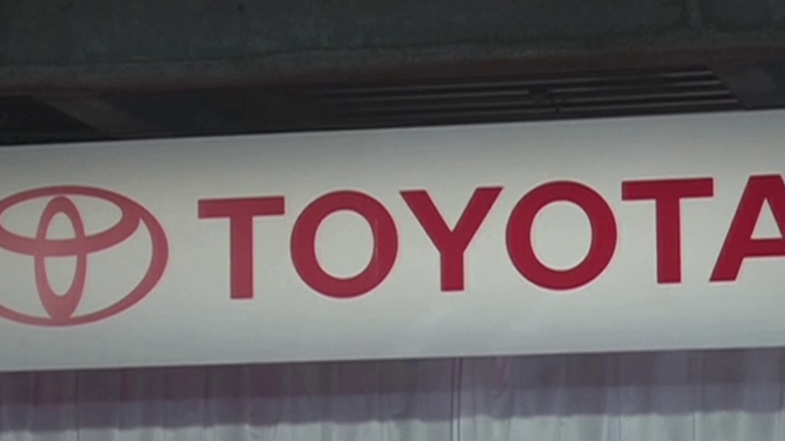 Toyota-Chef gibt Luxusmarke führende Rolle bei E-Autos - oe24.tv