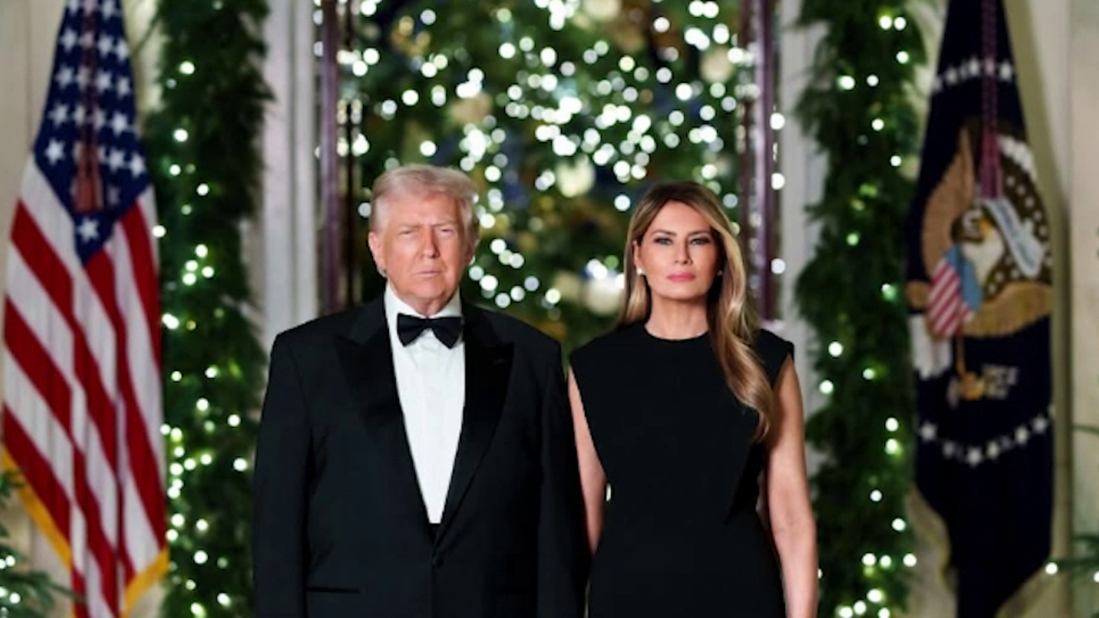 "Weihnachtsgrüße": Trump & Melania mit ernster Miene - oe24.tv