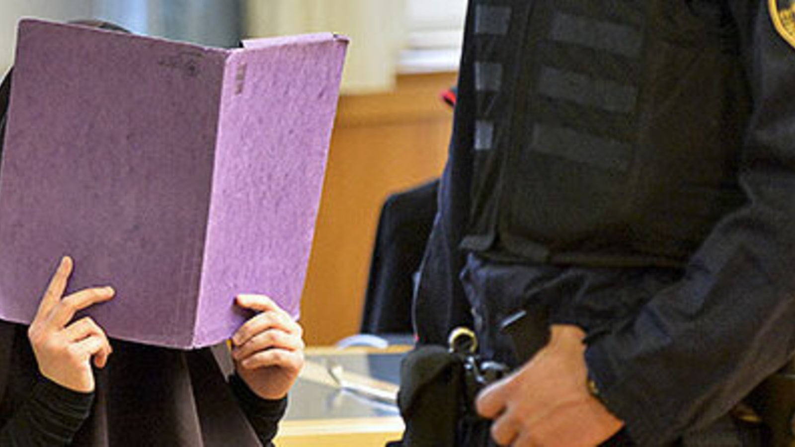 Syrerin (15) drohte Polizei mit "Vernichtungsbombe" - oe24.at