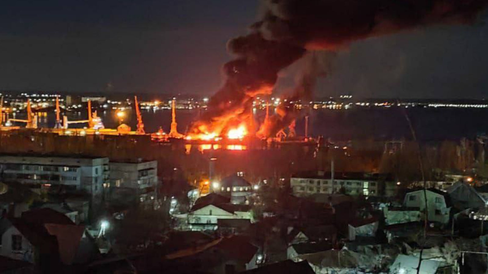 Riesige Explosion in Krim-Hafen - oe24.at