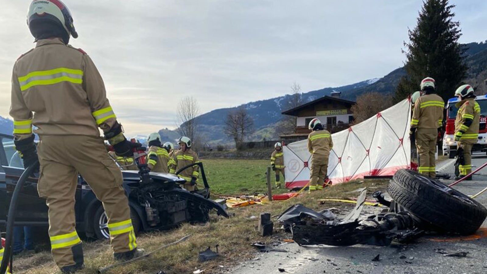 Drei Verletzte bei Frontal-Crash in Salzburg - oe24.at