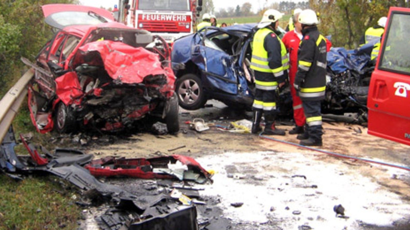 Drei Schwerverletzte bei Frontal-Crash - oe24.at