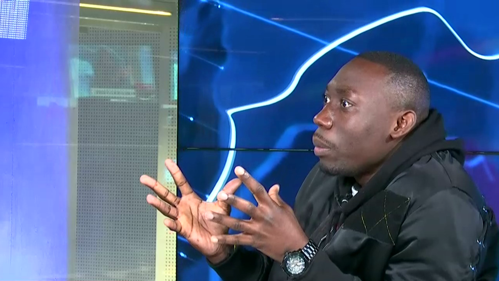 Comedian John Smile im oe24.TV-Interview - oe24.tv