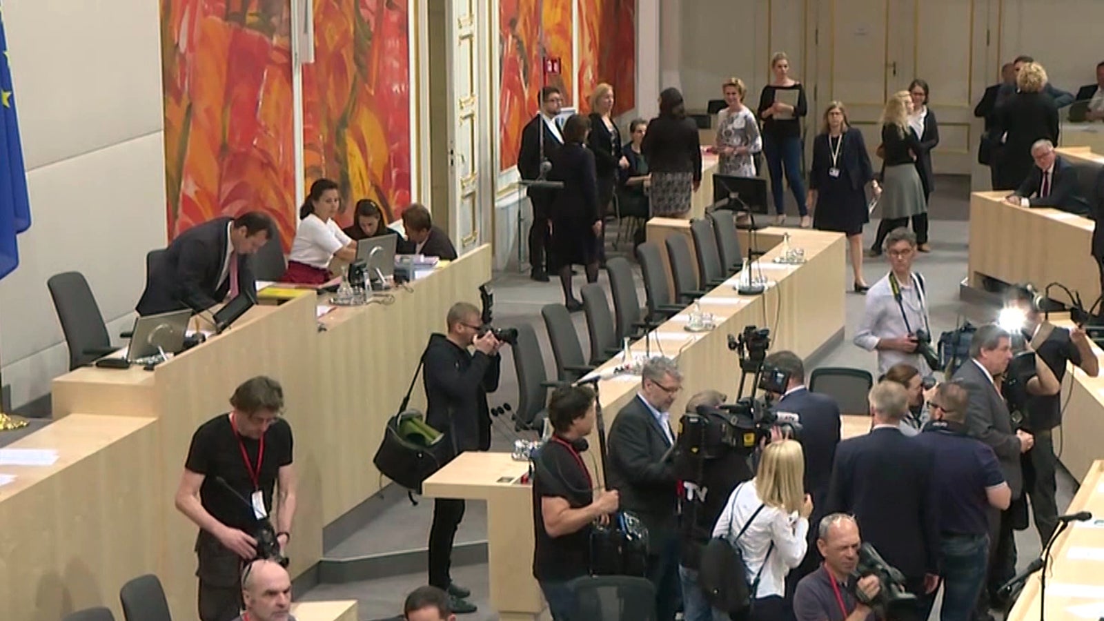 Mehrheit für Misstrauensantrag gegen Regierung - oe24.tv